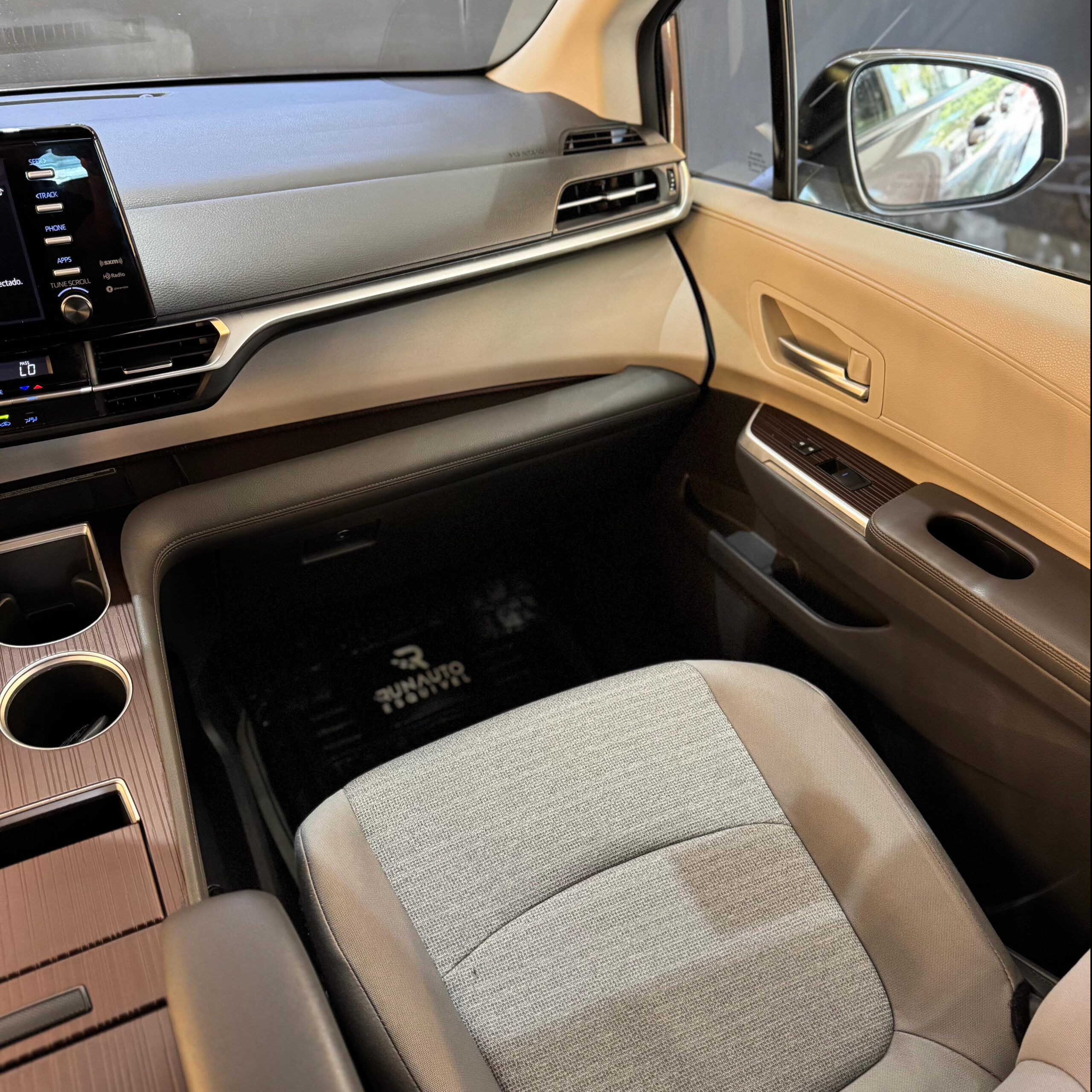 Toyota Sienna XLE Hybrid 2021 Gris (VM0094) | RunAuto Esquivel®